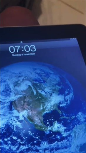 The iPad 1 is still on 4 percent💀