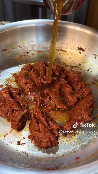 Shepherd’s Pie Twice-Baked Potatoes 👨‍🍳👀😋 *Pre-heat oven to 450 degrees 3 large russet potatoes for baking 2 pounds 80/20 ground meat (beef, turkey and lamb work) Salt and pepper to taste 3 tablespoons unsalted butter 2 tablespoon extra virgin olive oil 4-6 cloves garlic, minced 2 cups chopped (small dice) sweet onion 1 cup red wine 1/4 cup tomato paste 2 tablespoons unbleached flour 2 cups beef broth 1 cup shelled peas 1 cup diced carrots 1/4 cup fresh chopped thyme 1/4 cup fresh chopped ro