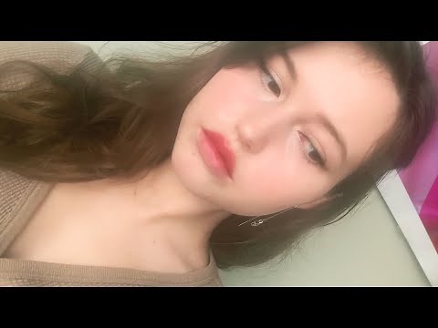 The Kim Possible lipstick trend for everyday wear (Dark top lip look)