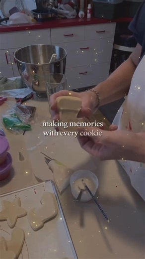 Decorating Christmas Cookies Icing Recipe: 2 cups powdered sugar (sifted to prevent lumps) 2 tbsp milk 1 tbsp corn syrup 1/2 tsp vanilla Combine everything eith a mixer until smooth Just add milk 1/4 tsp at a time to get consistency you want for icing (and thinner for flooding) I recommend doing an outline on each cookie and letting it dry before flooding the cookie. This way the icing won’t drip off the edges. | Sandra Yawney | Facebook