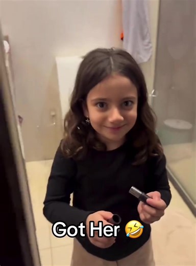 Cute expression after being scared🤣#scareprank #prank #funnyvideos #scarecam #fyp