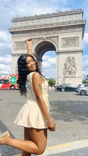 Ana Karina | Oui🇫🇷 #tbt . . . . . . . . . . . . . . #publi #explore #influencer #viral #explorepage #reels #explorar #rellsinstagram #treding... | Instagram