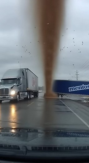 50K views · 99 reactions | I captured this unbelievable chemical reaction on the highway today. Witnessing what appeared to be a massive-scale Diet Coke and Mentos geyser was truly a remarkable sight.  #HighwayIncident #ViralVideo | نصائح ومعلومة | Facebook