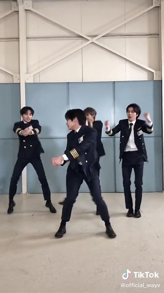 WayV Dance Battle: KUN, XIAOJUN, HENDERY, YANGYANG
