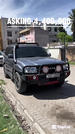 💯💯2002 TOYOTA LANDCRUISER 100 SERIES💯💯 CALL ☎️ 0748399843 KLAIN KEY SPECS: 4200cc Turbocharged diesel engine◼️ Automatic transmission◼️ 205 Horsepower output◼️ 430Nm torque output◼️ 4 wheel drive◼️ Keyless entry◼️ Powered front seats◼️ Sunroof✨ Beige leather seats◼️ Powered seats◼️ Roof rails◼️ Side steps◼️ #toyota #landcruiser #awarded_auto_cars