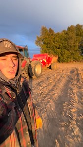 1.1K views · 1.8K reactions | Meyer ISX 720 manure spreader in action! How does it work? I’ll show you! #dairy #dairyfarming #farmer #familyfarm #life #farm #family #familyfarmlife | FarminwithTrev | Facebook