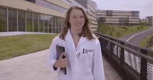 Qu’est-ce que le génie géologique? Voici la réponse inspirante que nos étudiants ont préparée pour vous! Bravo à Philippe Bernard, producteur et coréalisateur de cette splendide vidéo, et à Janie Masse-Dufresne, qui y tient le rôle principal. Parce que rêver, c’est bien, mais vivre ses rêves, c’est encore mieux : venez découvrir ce que le programme de génie géologique a à vous offrir! | Polytechnique Montréal