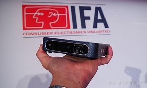 ZTE Spro 2 Smart Projector Hands-On - SlashGear