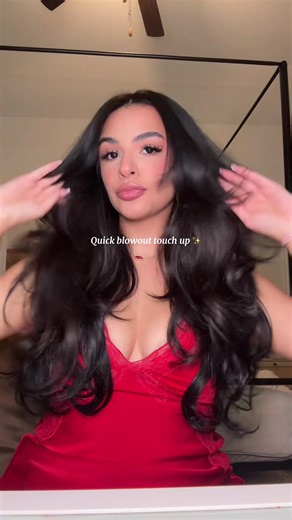 Quick touch up in between events☺️ #blowout #sharkflexstyle #athomeblowout #hairtok #layershaircut