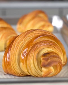 7.6K views · 22 reactions | The 15.5" Folding Dough Sheeter is the perfect solution for bakers who want what a traditional dough sheeter offers but in a smaller package. Learn more: https://brodandtaylor.com/products/dough-sheeter-large #doughsheeter #manualdoughsheeter #croissants #lamination #brodandtaylor #foldingsheeter #pastry #viennoiserie #baking | Brod & Taylor | Facebook