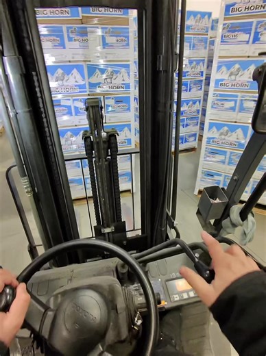 Efficient Truck Loading Techniques with Forklifts
