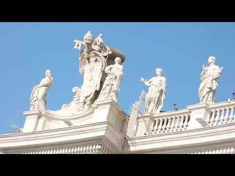 ST. PETER'S SQUARE, THE STATUES IN THE VATICAN CITY WALLS, ROME ITALY