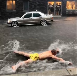 These have to be the most creative ways to stay cool... 😂💦 | LADbible