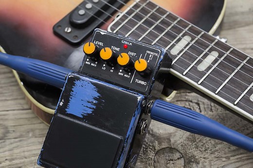 Guitar 101: What Is a Compressor Pedal? Learn How to Use a Compressor Pedal - 2026 - MasterClass
