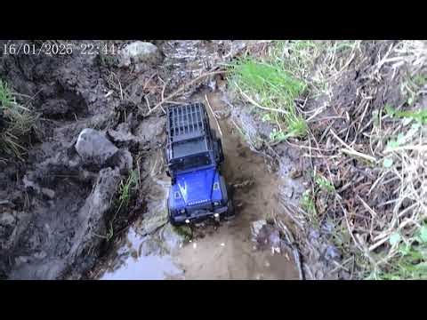 Traxxas Trx4m Landrover defender auf Patrouille.