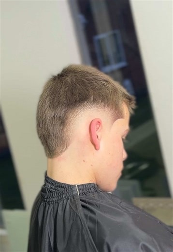 Burst Fade Techniques by Young Barber in Nottingham