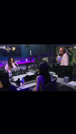 Jennie and Lisa Celebrate Christmas Together