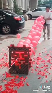 When #firecrackers are no longer welcomed due to air pollution, this is how you can make a Chinese #wedding equally jolly. | People's Daily, China