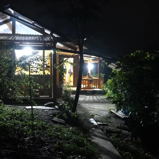 Make a climbing trellis for luffa and gourd | CR-Truck Action-cv | Facebook