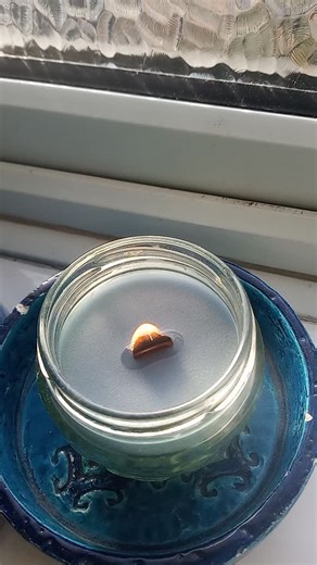 When I'm out and about collecting jars for my preserves, I'm often given some that I can't use for one reason or another, but don't worry they don't go to waste. These beautiful seashell jars are gifted to Debbie from Debz D-Litez- Scented Candles What better way to relax than a nice hot bath and a lovely scented candle. This one is 'Lady Million'. Thanks Debbie ♻️️龎♻️️龎 | Urban Preserver | Facebook