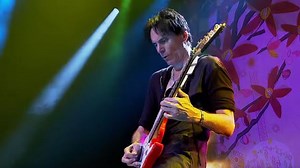 STEVE VAI Says New AC/DC Studio Album With AXL ROSE 'Would Be Fantastic'