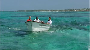 693K views · 10K reactions | Por ir detrás del juez que sobornó Bruno, Alejandro y Fernando sufren un accidente en medio del mar y se quedan a la deriva en una isla desierta  #Sortilegio se transmite de lunes a viernes a las 2:30 p. m. MEX #ConLasEstrellas ✨ | Las Estrellas | Facebook