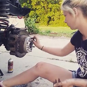 Putting everything back together after doing a procrastinated U-Joint. @MichiganJeepGirl on IG. 󾮜 Yes my spacers are put on with #loctite and all rules are followed. Until I buy new wheels. 󾮛 | The Emo Jeep Girl