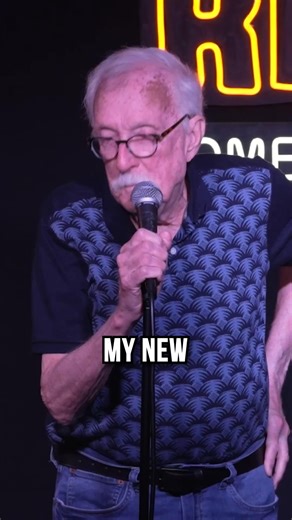 My hearing aids have made it much easier to do crowd work For more one-liners Subscribe on YT 📺👉 AndyHugginsComedy #AndyHuggins #StandUp #ComedySpecial #Comedy #HearingAIds #Jokes #Lol | Andy Huggins