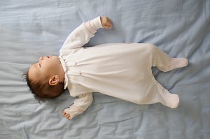 Comment coucher bébé pour qu'il dorme en sécurité ? - mpedia.fr