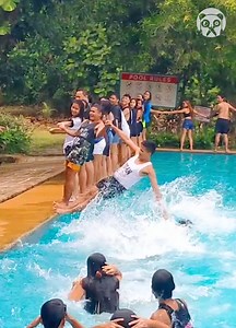 Endless human chain jumps into a swimming pool | Crafty School