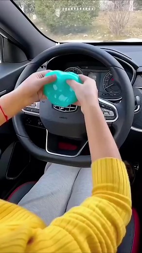 #carcleanglue #carcleanout #cleaningtiktok #cleaning