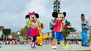 🎨 "A Million Splashes Of Colour" new daytime show! View from the right Central Plaza stage at Disneyland Paris. | Mickey From The UK