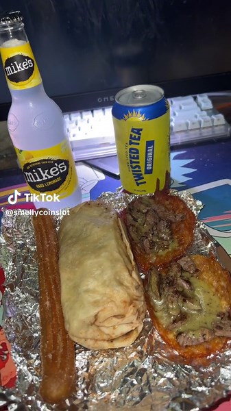 2 mini tacos, 1 shrimp burrito, 1 churro, and drink #fypシ #xyzcba #abc