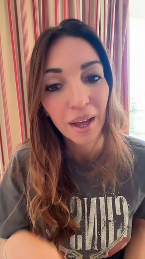 8.2K views · 2.4K reactions | Ma voi lo vorreste un ignorante ad amministrare la regione Campania? le dichiarazioni di #Cirielli sull’autonomia differenziata mostrano un livello di impreparazione senza precedenti ed è giusto smascherarlo affinché le persone non vengano imbrogliate dalla dialettica falsa dei politici venduti ai partiti del nord | Rossella Solombrino | Facebook