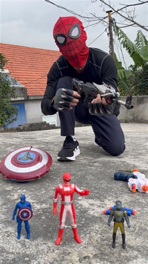 Big guns, small guns: unboxing and testing. #gunshort #spiderman #shortguns #ak47gun #toyguns #toys