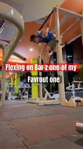 Flexing on Bar #calisthenics #fitness #loosebodyweight