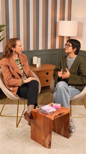 7.3K views · 15 reactions | Comment briser la glace pendant un date ? @‌meetic lance le Love Starter : le 1er kit de conversations amoureuses, de vraies questions pour de vraies rencontres. Le coffret comporte 44 cartes de bonnes questions, imaginées par @‌sassyfanny, experte dans l’art de la conversation et est complété d’un livre. Partenariat rémunéré avec @‌meetic | melty | Facebook