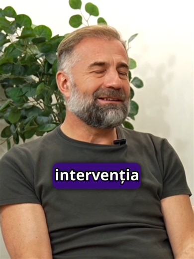 După embolizare, unele simptome pot părea alarmante: urinări mai frecvente, disconfort sau chiar ușoare sângerări. În realitate, acestea pot face parte din procesul normal de vindecare și inflamație locală. Diferența este între reacțiile așteptate și semnalele de alarmă: febra persistentă peste 38°C, durerea intensă care nu cedează la tratament sau sângerările importante necesită evaluare medicală. Educația corectă după procedură ajută pacientul să înțeleagă ce este normal și când trebuie să cea