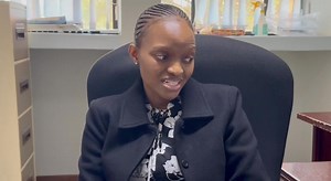 TLOKWENG BORDER RECORDS A HIGH NUMBER OF TRAVELERS Tlokweng Border Gate Immigration Administrator Ms Thapelo Ngwako reported an increase in both arrivals and departures during Easter holidays. She said this increase was recorded mainly between Friday and Sunday as the border operated 24 hours on these key days to accommodate and manage the high volume of travelers effectively. Update: Taboka Ngwako | DailyNewsbw