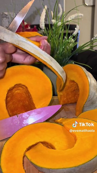 Easy Pumpkin Recipe🎃🥰 #pumpkin #pumkinspice #pumpkinrecipes #pumpkins #pumpkinrecipe #pumpkintime #pumpkinlover #letscook #homecooking #homecooked #meal #mealideas #mealprepideas #letseat #tiktokfood #food #Foodie #kitchen #cook #cooking #cookwithme #cookingtiktok #CookingHacks #cookingvideo #LearnOnTikTok #Recipe #tiktokrecipe #EasyRecipe #mealprep #mealprepideas #FoodLover #enjoy #yummyfood #yummy #delicious #goodfood #deliciousfood #like #Love #follow #following #repost #lunch #dinner #tikt