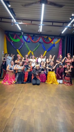 DANCEHOOD (BY MEHEK) | Ofcourse we had to end This workshop on a Joom Joom note 😍🤌🏼 Garba workwhop 2.0 gang was too good!🫶🏼 🧠 @dancehood_by_mehek Shot by... | Instagram