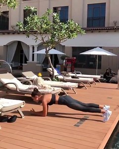 7.8M views · 7.9K reactions | 15 Sumo squats 10 Burpee & push-up 15 Static lunge (per leg) 15 Split squats 10 Push-ups 10 Commandos (per arm) Repeat this for 7 minutes!! To make it harder, try doing 4 rounds. 4x7=28 !! www.kaylaitsines.com/app | Kayla Itsines | Facebook