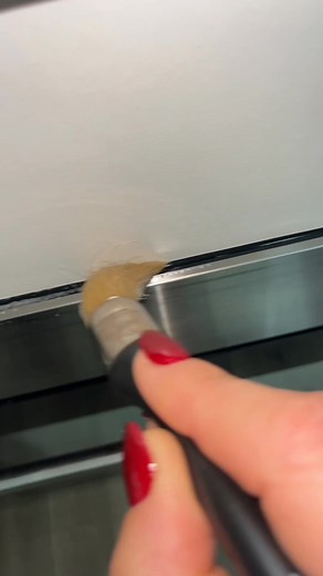 c’est moi qui ai inventé le pinceau😂😂😂 non c’est moi qui ai inventé l’astuce du pinceau pour votre ménage#ma#mamam#menage#prope#vital#gitan#gitane#humour#fyp | Mamá Ingrid