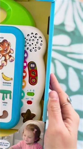 Interaktivna knjiga, ki uči prve besede 🤩