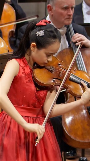 Berliner Philharmoniker on Instagram: "💛🎶🔁 #OnRepeat: your favourite concerts in the Digital Concert Hall in 2025! First up, Himari performs Wieniawski's Violin Concerto No. 1, conducted by Sebastian Weigle in March 2025. #BerlinPhil #DigitalConcertHall #Himari #SebastianWeigle #Violin #Wieniawski #Orchestra"
