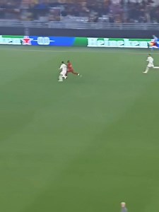 1.7M views · 10K reactions | Lukaku is the definition of 100% body strength  #football #soccer #viralreelsシ #viralvideoシ #fypviralシ | BetGiant | Facebook