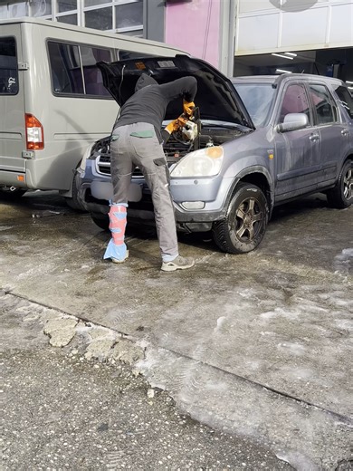 Pro Mechanic Fixes Honda SUV with No Brakes