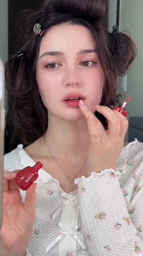 How to Make Your Lips Look Plumpier: Lifehack from Photosets