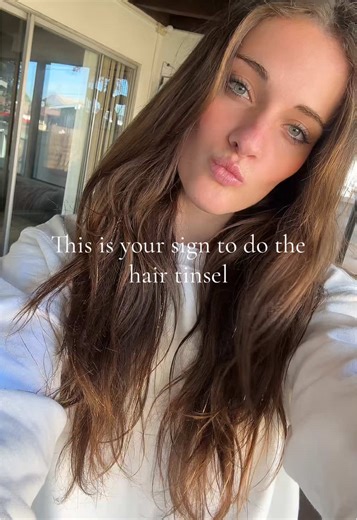 Dont mind my messy hair.. . . . #hairtinsel #sparkel #imjustagirl #fypシ #justdoit #ilovebeingawoman #trendygirl