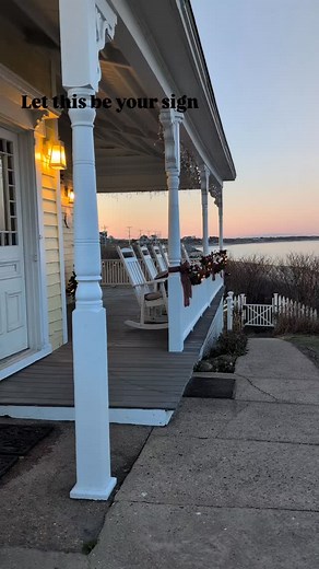 Is there a lot open? No Are there a lot of restaurant options? No Is it the perfect place to disconnect, relax, and unwind? Absolutely The Avonlea is open year round. Come stay at the Avonlea anytime this winter. Bring a book. Catch up on your favorite podcast while hiking a trail. Come find your peace. Book online at blockislandinns.com or call 401-466-5891 | Block Island Inns